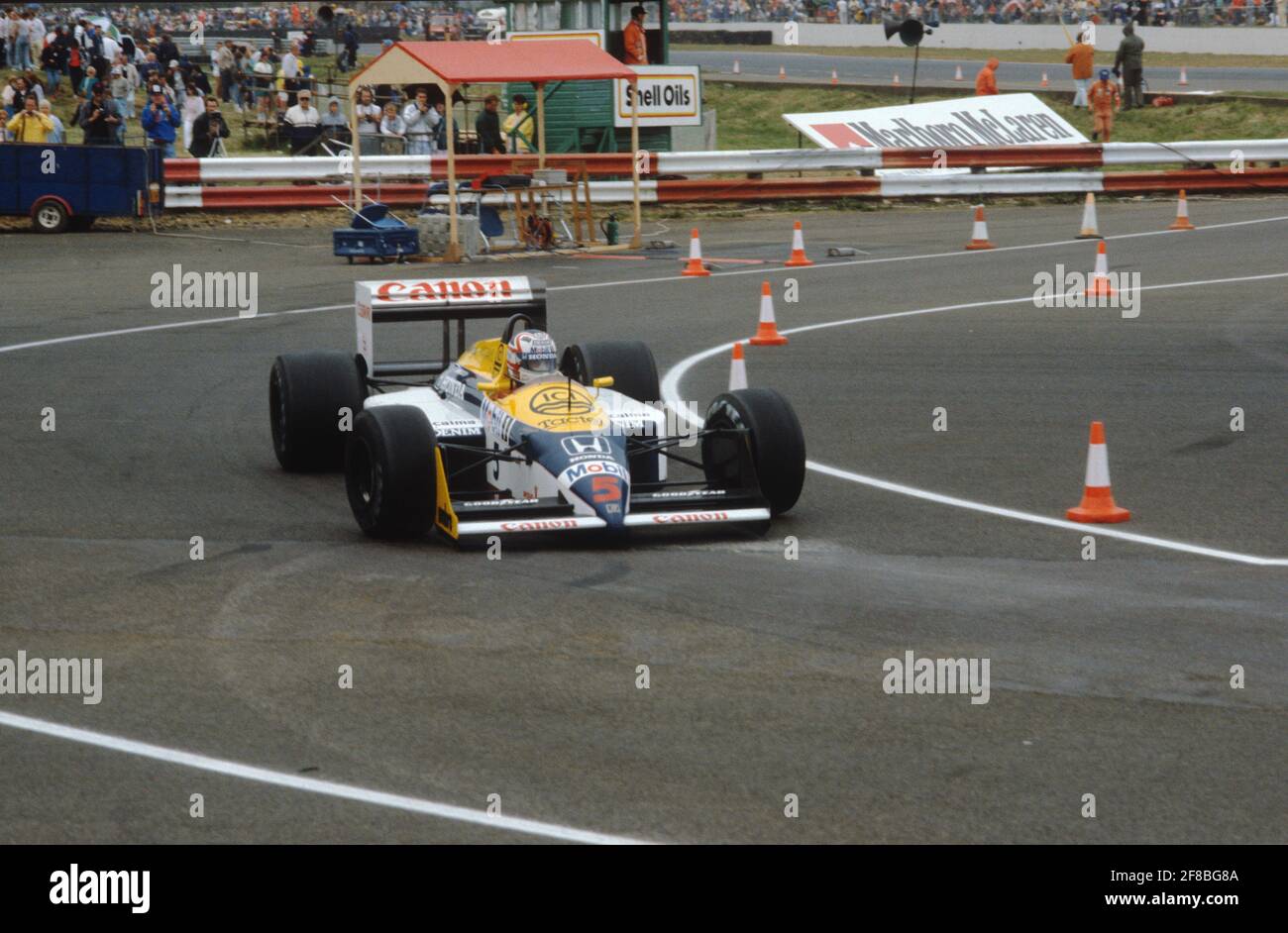 Nigel Mansell brings his WIlliams FW11B into the pits during qualifying for the 1987 British ...