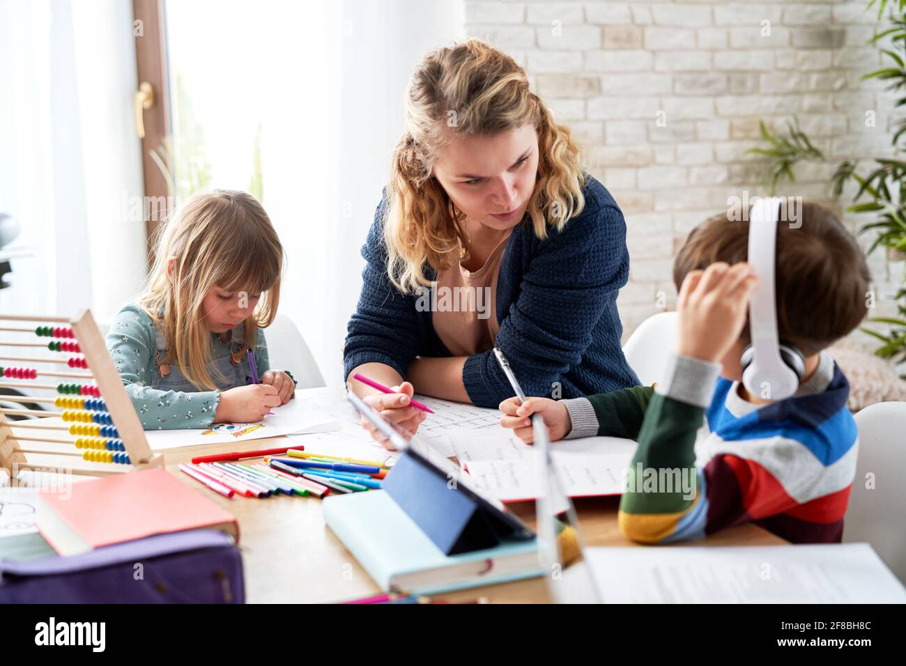 Parent children homework hi-res stock photography and images - Alamy