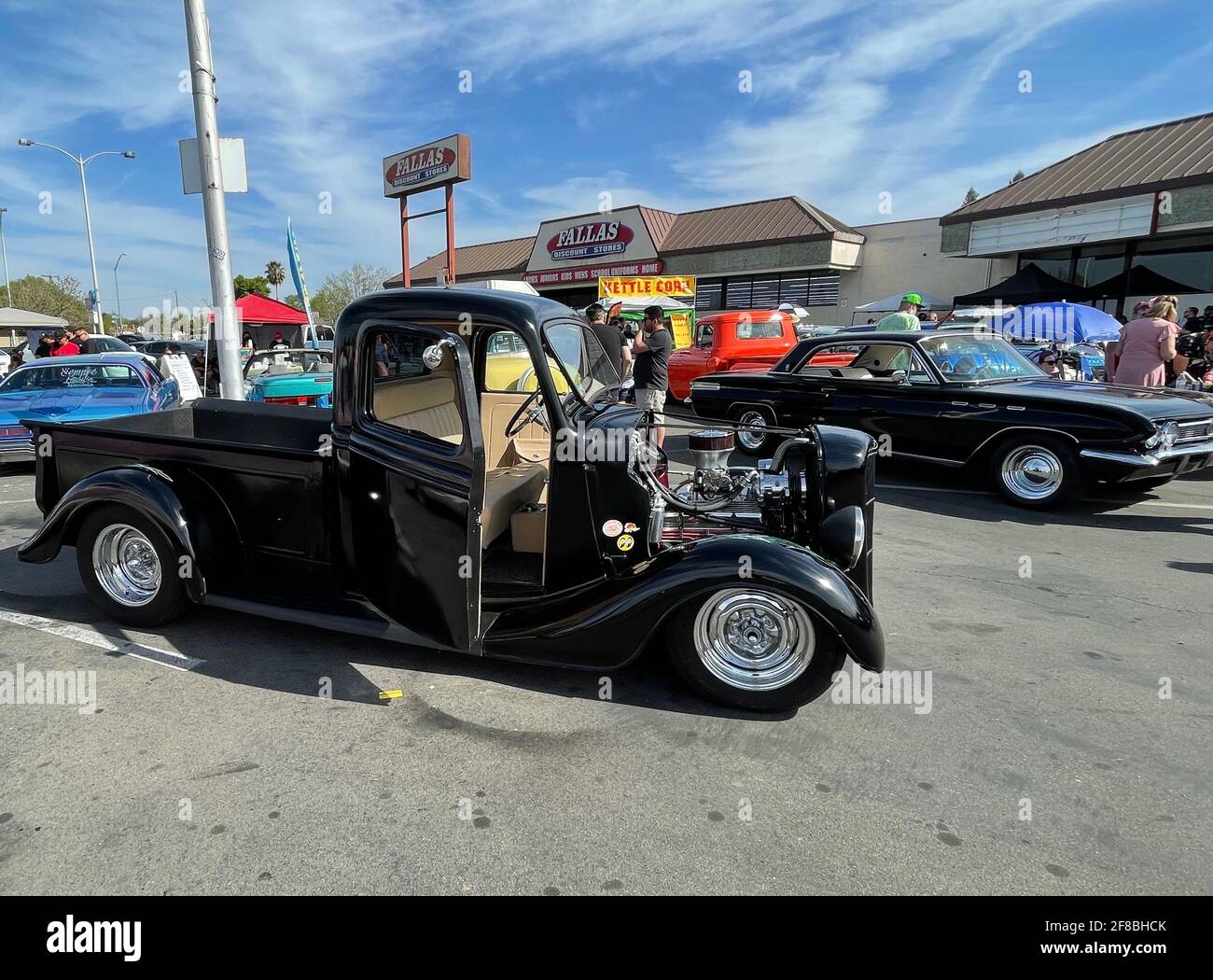 Car side view open hi-res stock photography and images - Alamy