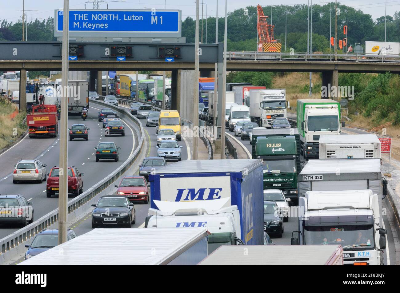 Heavy traffic congestion due to roadworks, M1 motorway near Luton ...