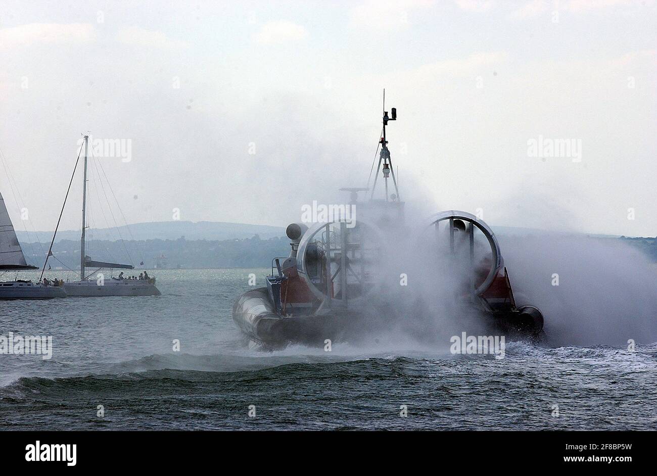 SOUTHSEA TO RYDE HOVERCRAFT, HOVERTRAVEL PIC MIKE WALKER, 2001 Stock ...