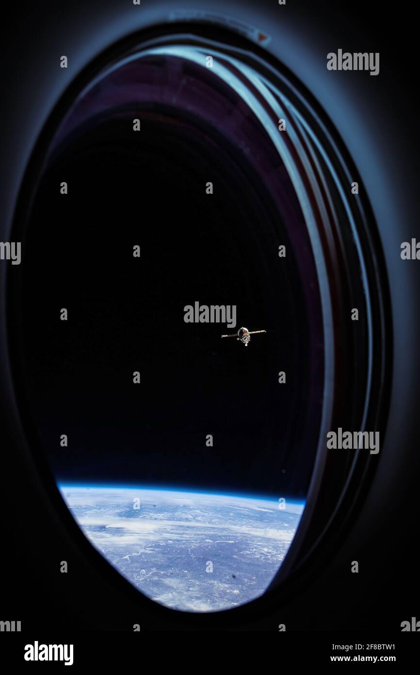 World view space capsule hi-res stock photography and images - Alamy