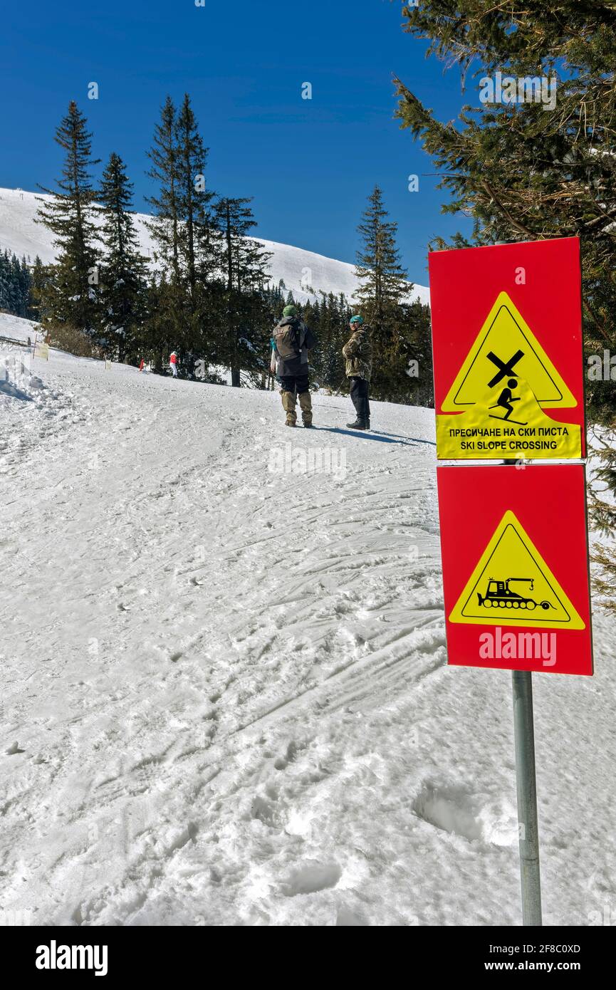 Signs ski slope hi-res stock photography and images - Alamy