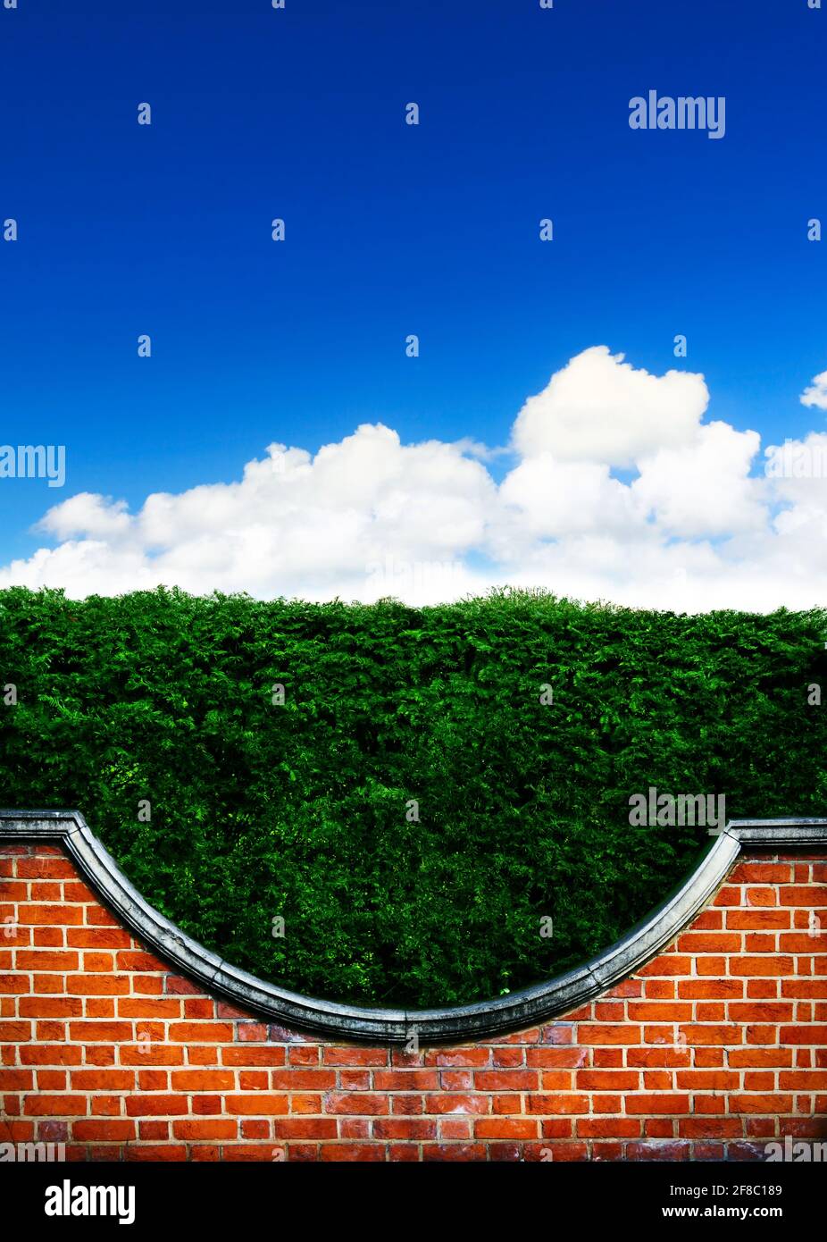 Red brick fence hi-res stock photography and images - Alamy