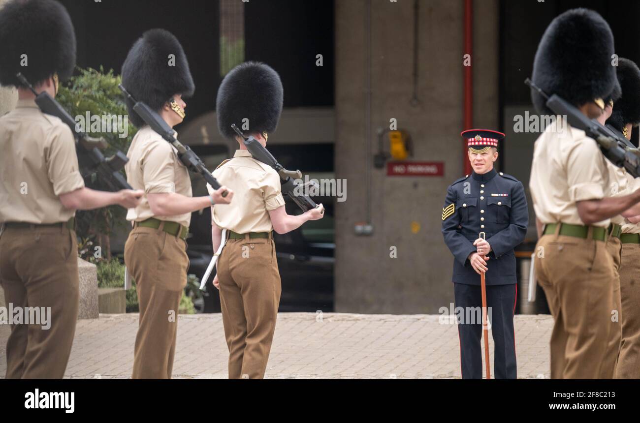 Wellington barracks hi-res stock photography and images - Alamy