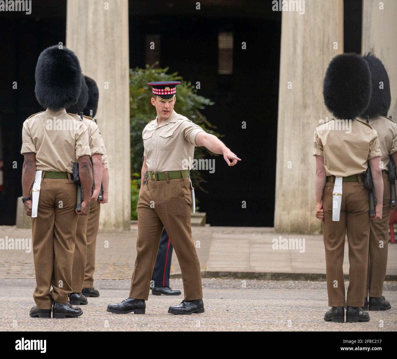 Wellington barracks hi-res stock photography and images - Alamy