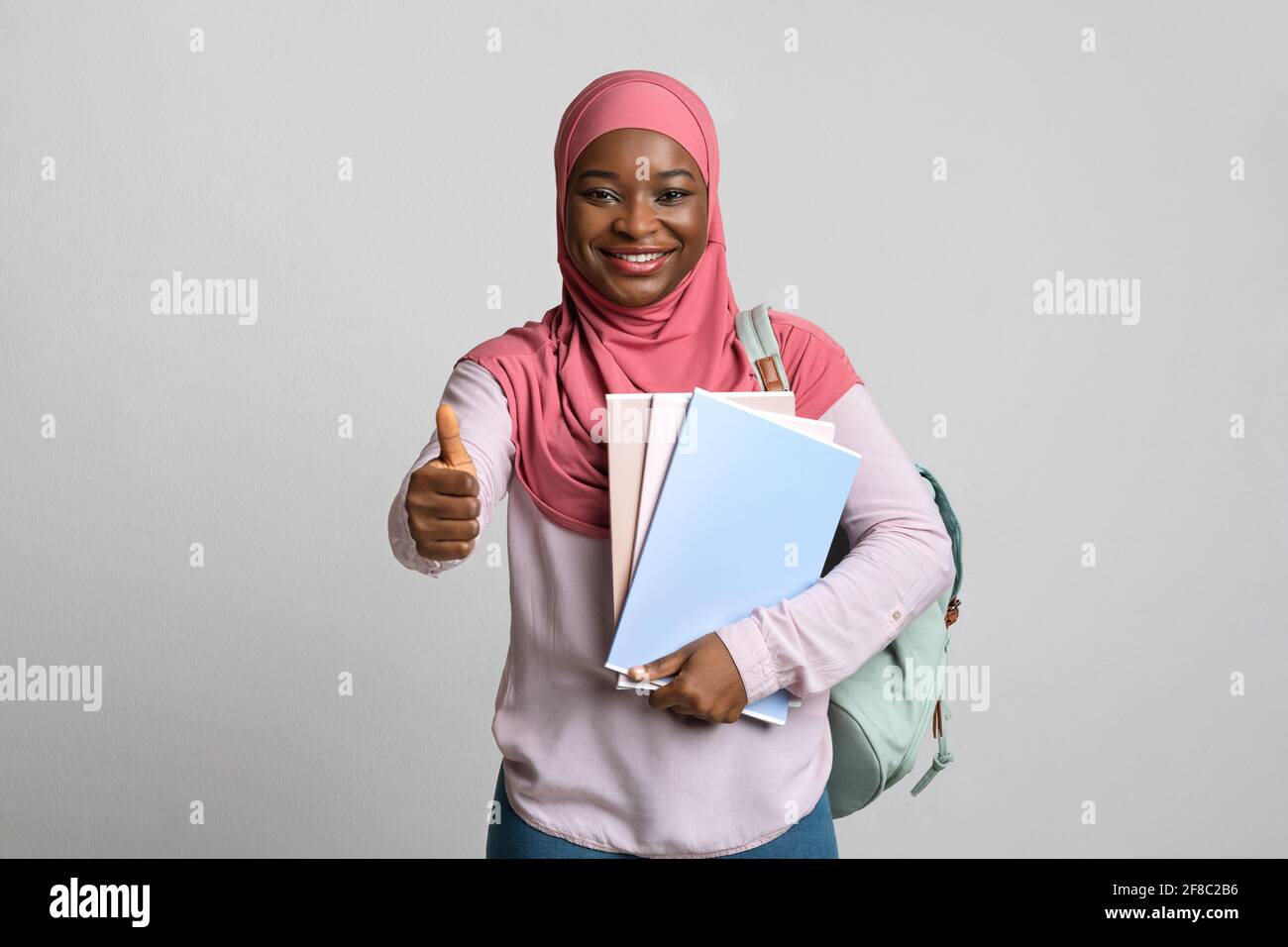Hijab student hi-res stock photography and images - Alamy