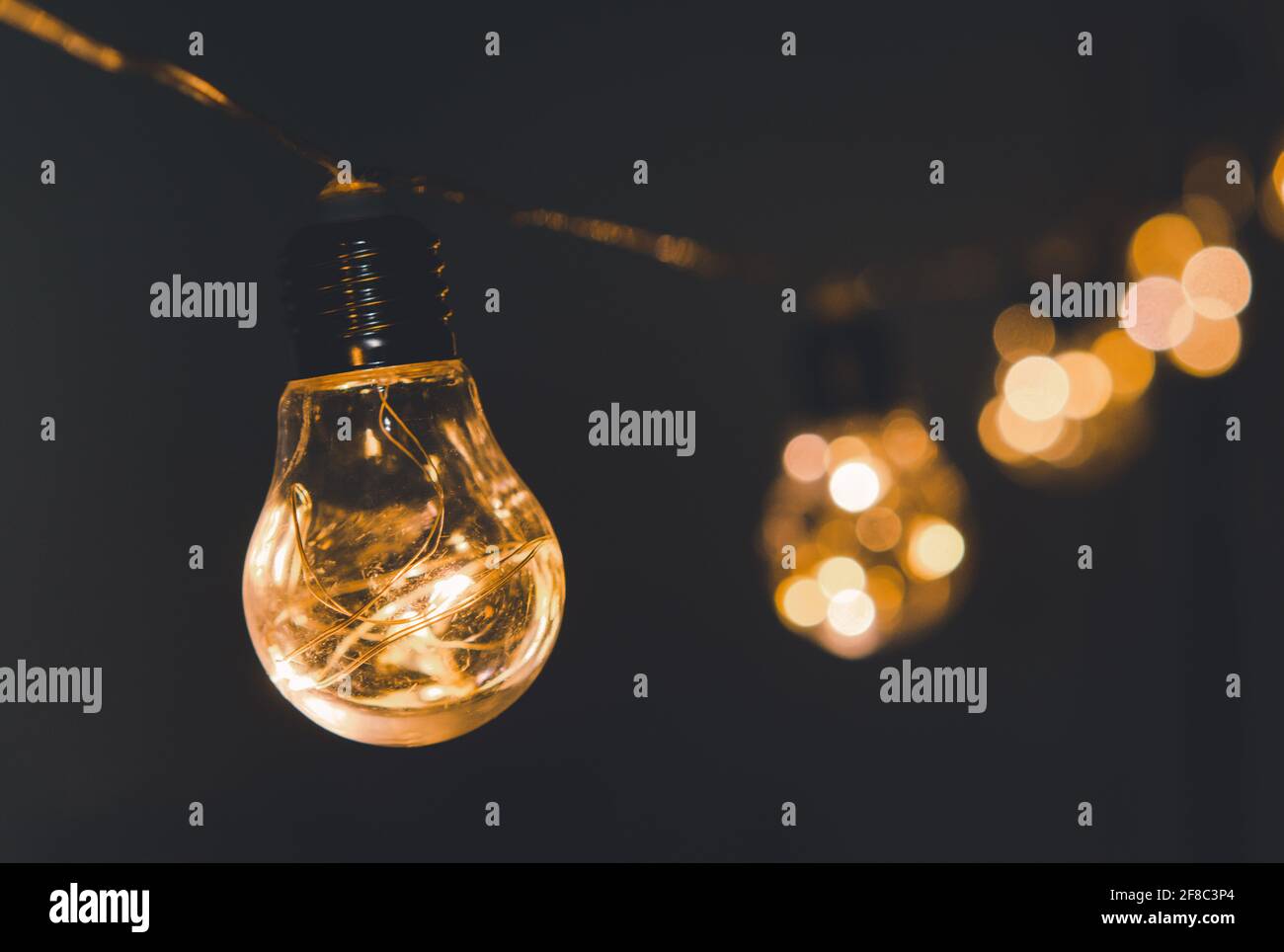 Lots of light bulbs hi-res stock photography and images - Alamy