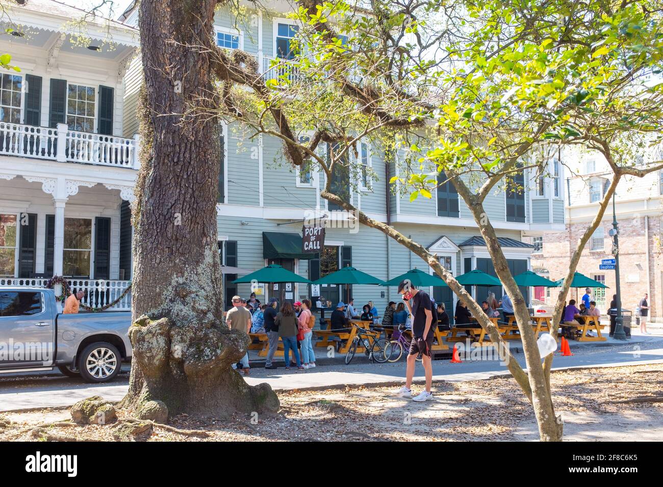NEW ORLEANS, LA, USA - MARCH 7, 2021: Diners and people waiting for a ...
