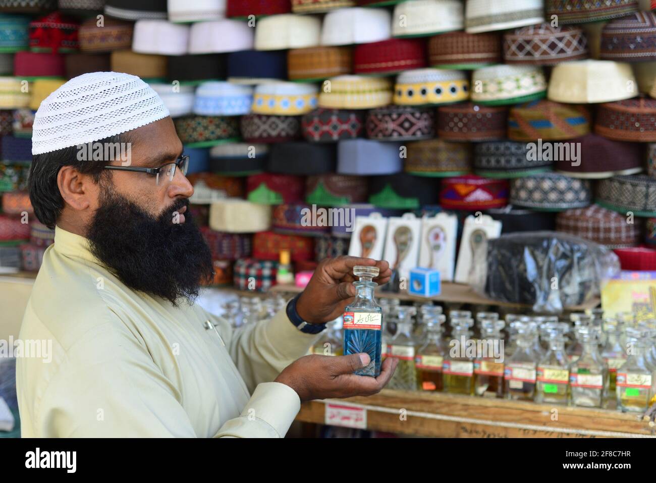 Lahore, Pakistan. 13th Apr, 2021. Pakistani faithful Muslims buying ...