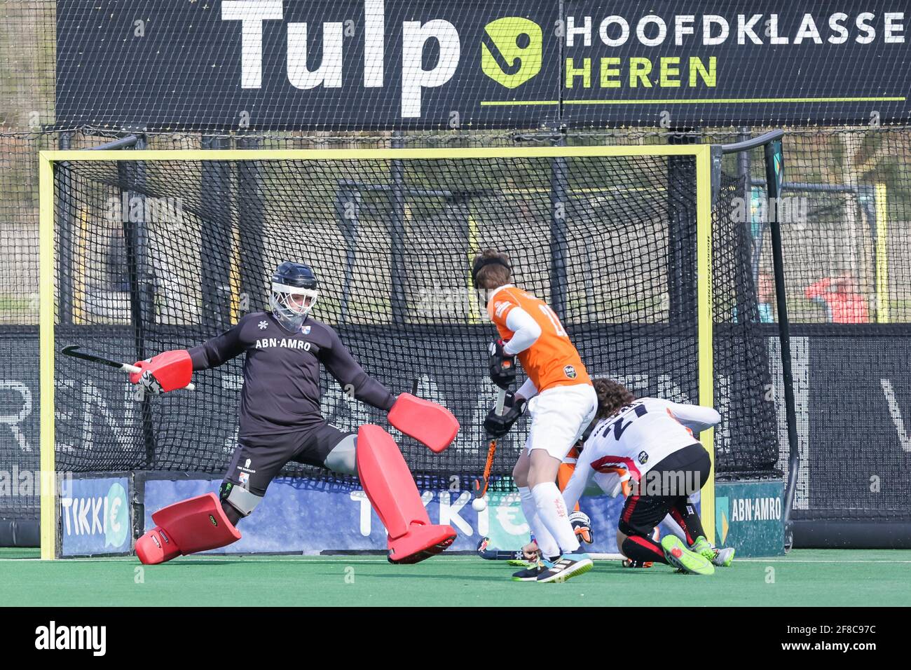 BLOEMENDAAL, NETHERLANDS - APRIL 11: keeper Maurits Visser of ...