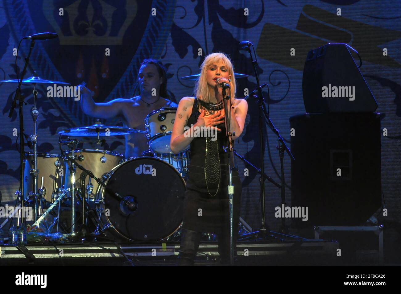 Courtney love hole 1994 hi-res stock photography and images - Alamy