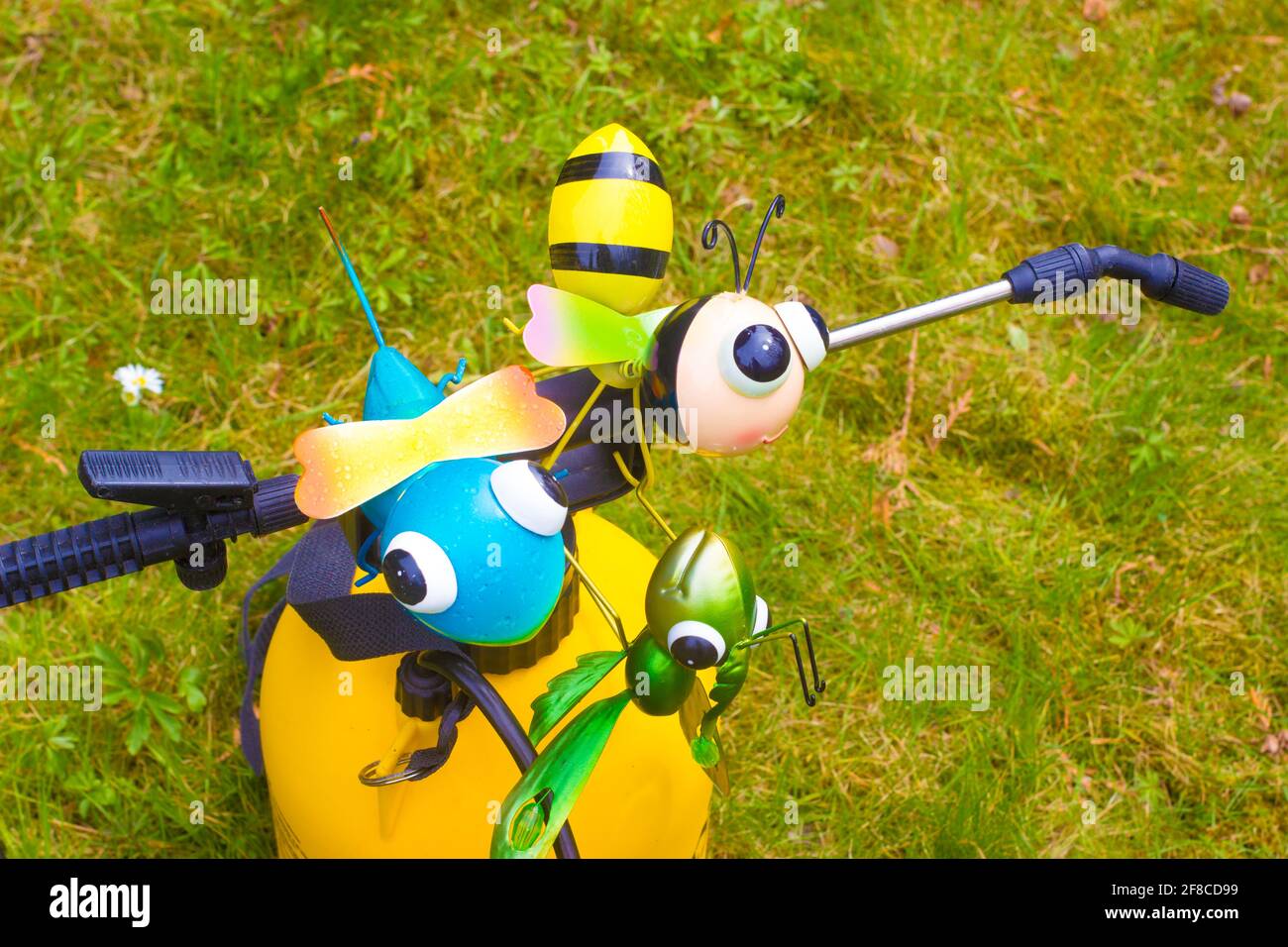 Plastic garden bee hi-res stock photography and images - Alamy