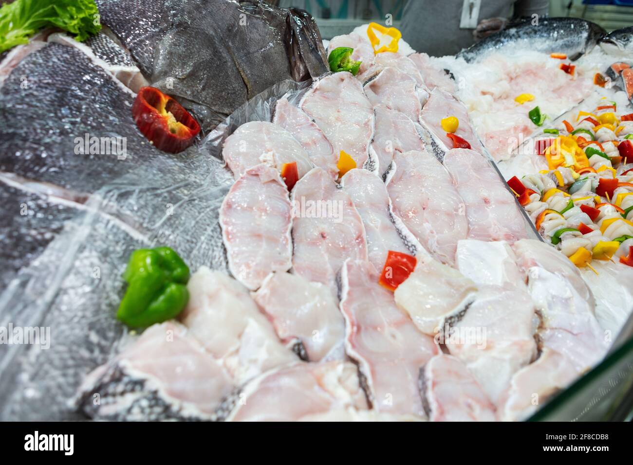 Fishmonger shelf in supermarket with fresh fish Stock Photo - Alamy