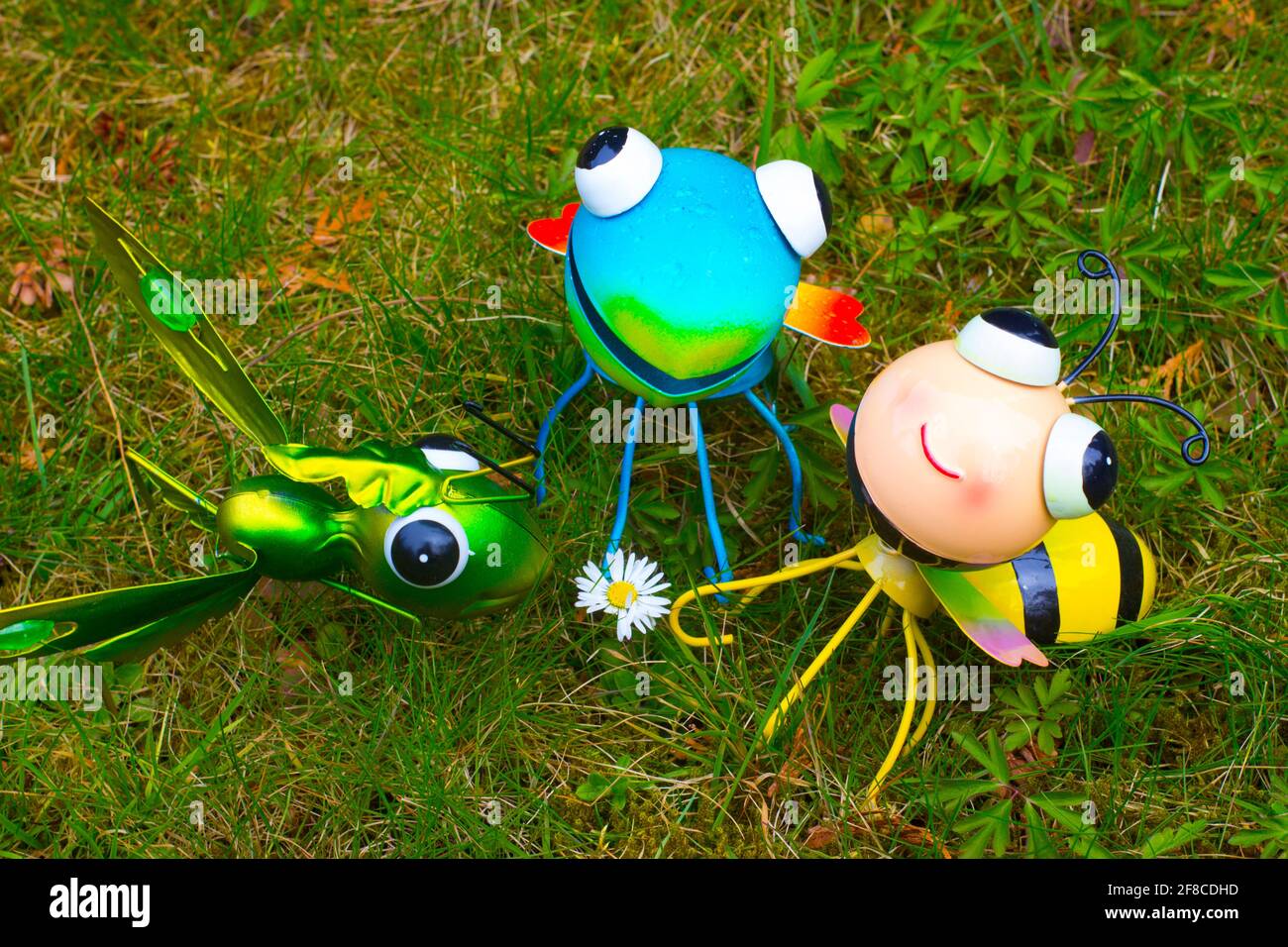 Metal daisy flower hi-res stock photography and images - Alamy