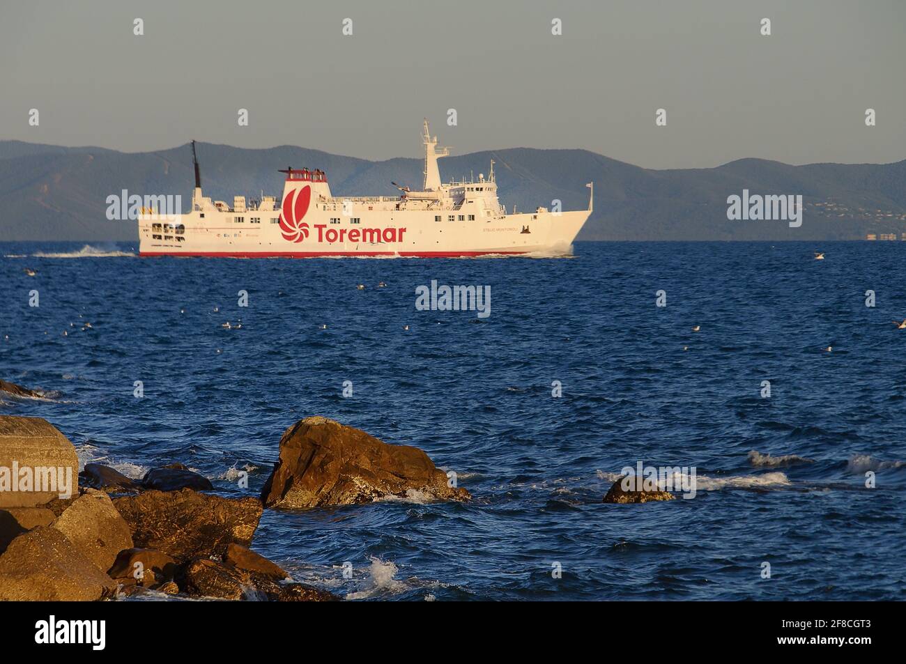 Piombino ferry italy hi-res stock photography and images - Alamy