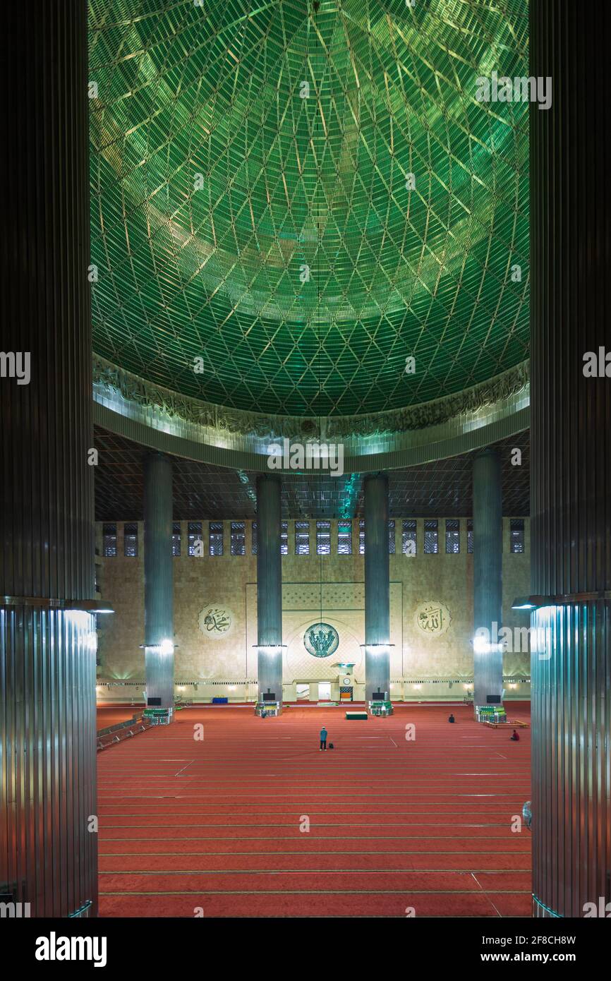 The interior prayer hall in the Istiqlal Mosque, Jakarta, Indonesia ...