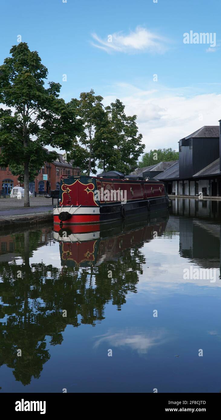 Coventry canal hi-res stock photography and images - Alamy