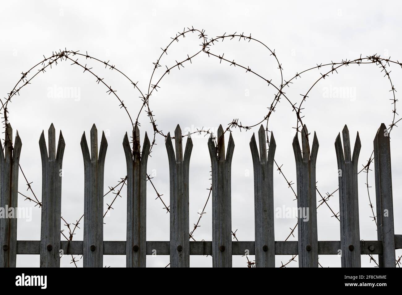 Palisade spiked security fencing hi-res stock photography and images ...