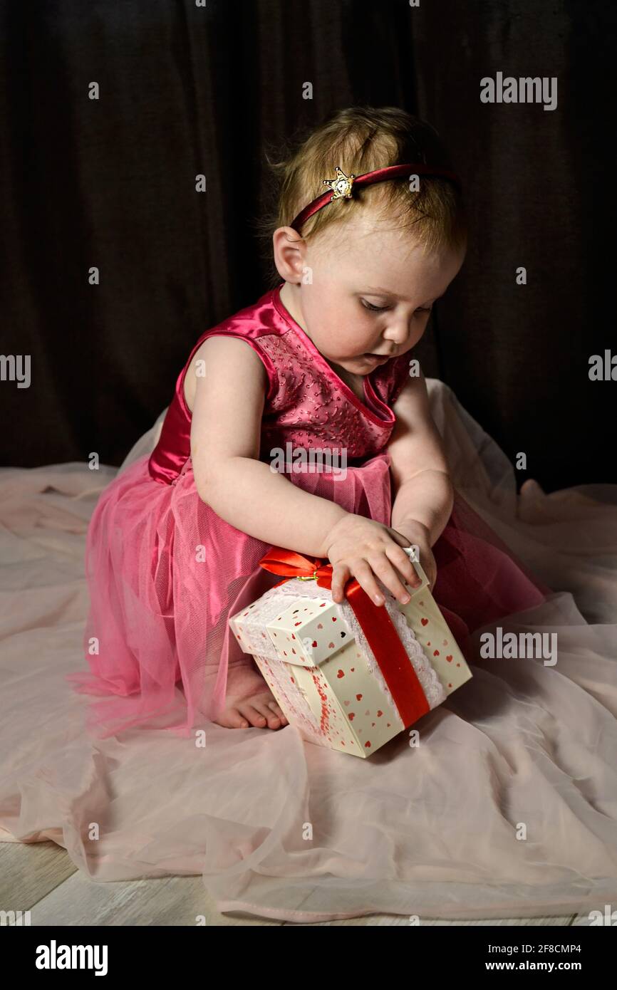 Toodler girl hi-res stock photography and images - Alamy