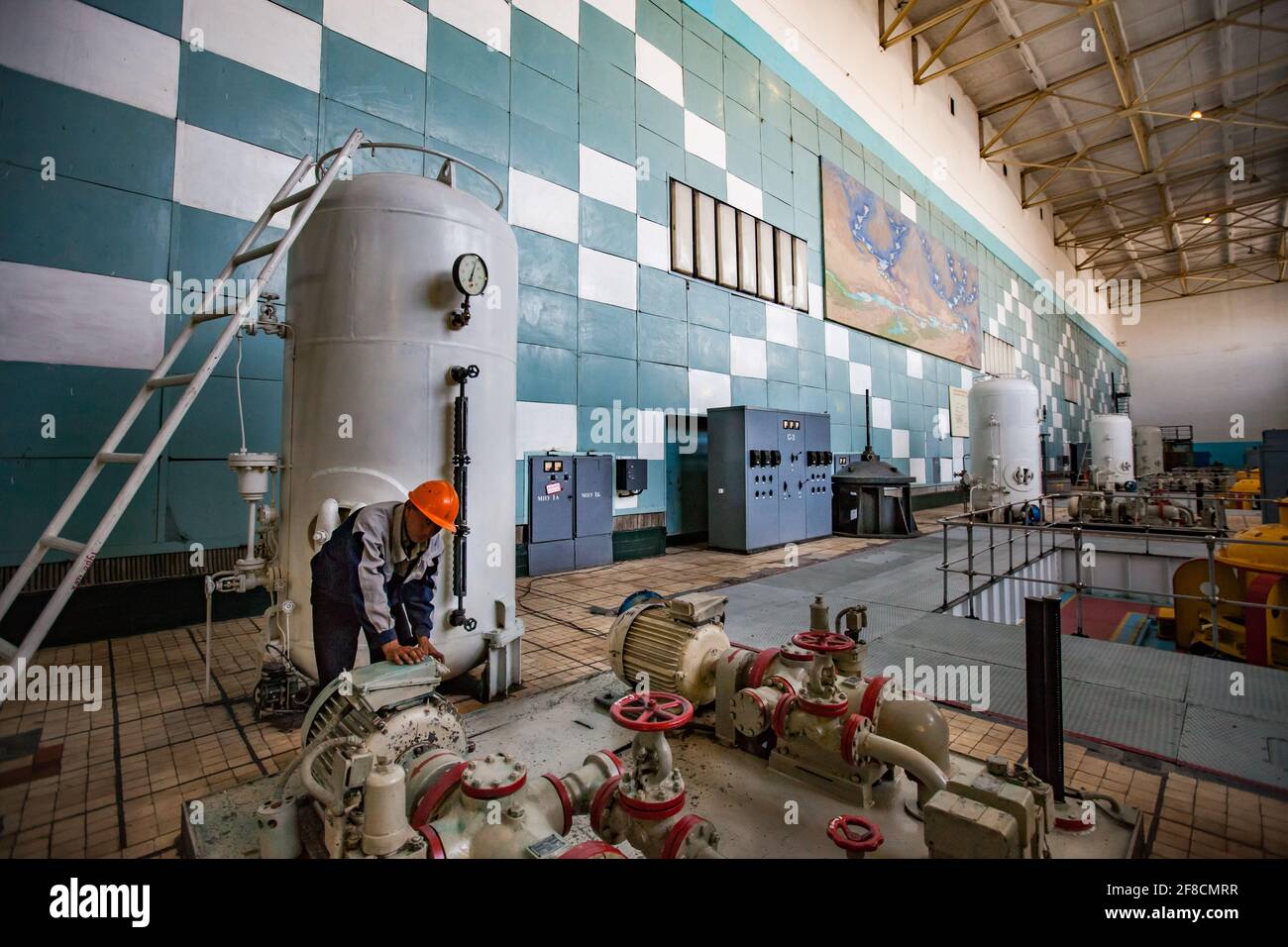 Machine hall hydroelectric power plant hi-res stock photography and ...