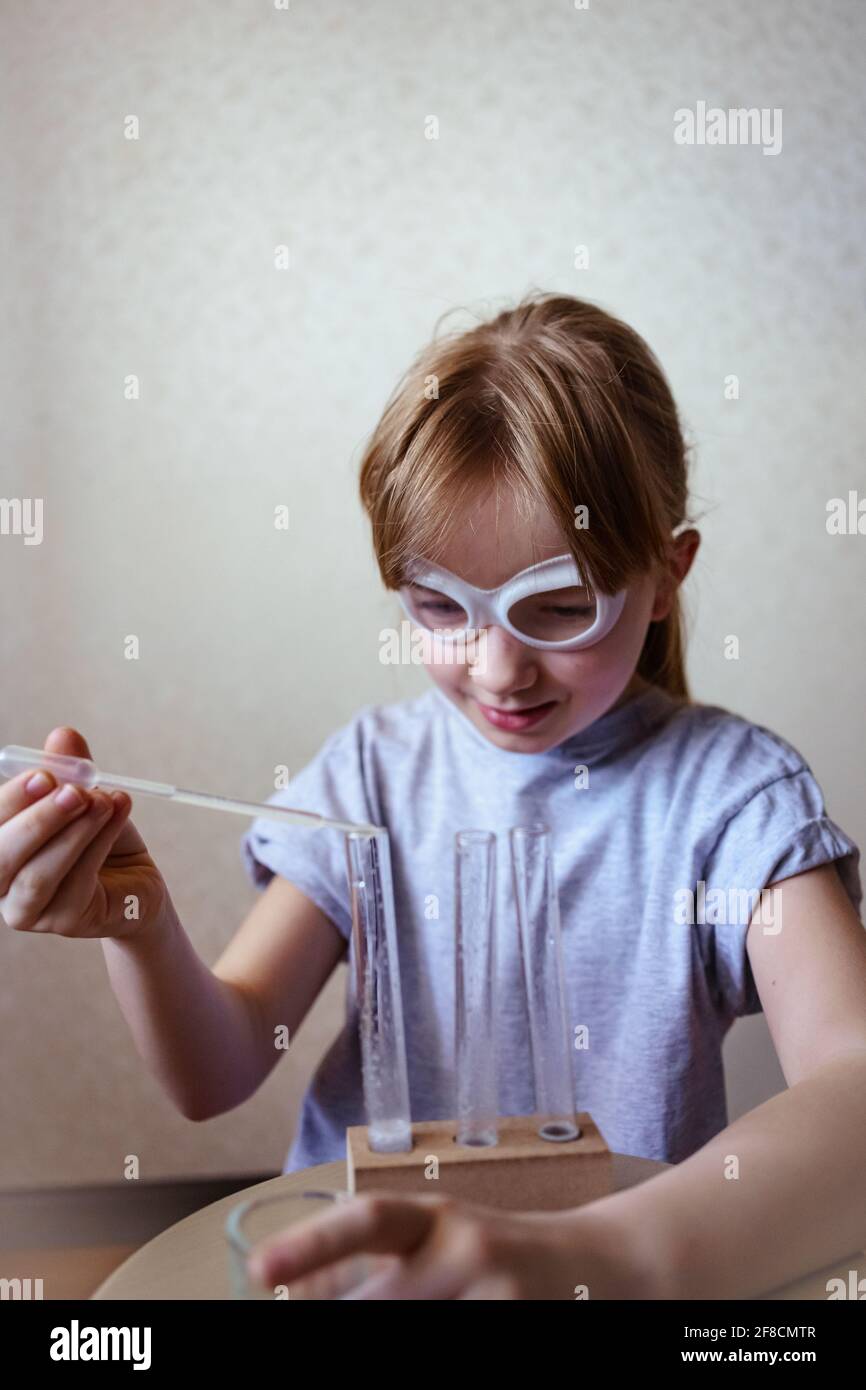 Home experiments hi-res stock photography and images - Alamy