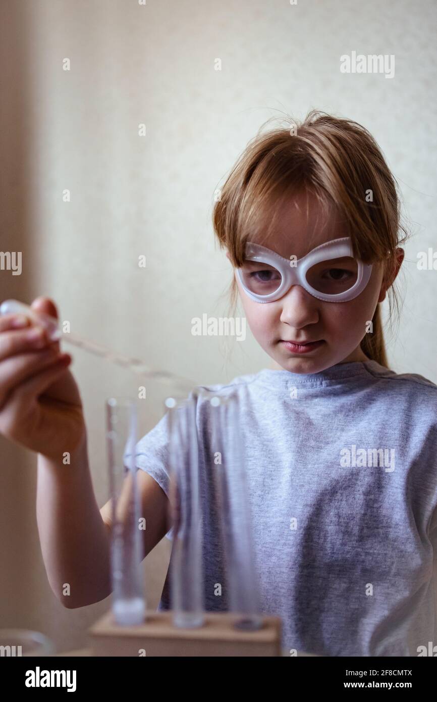 Home experiments hi-res stock photography and images - Alamy