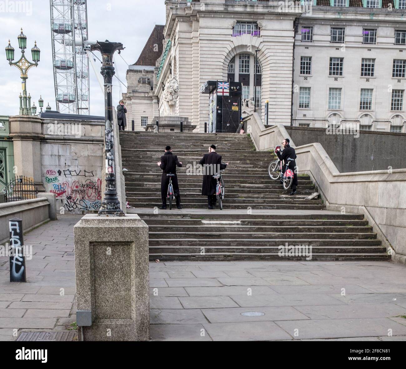 Bicycle chassidism hi-res stock photography and images - Alamy
