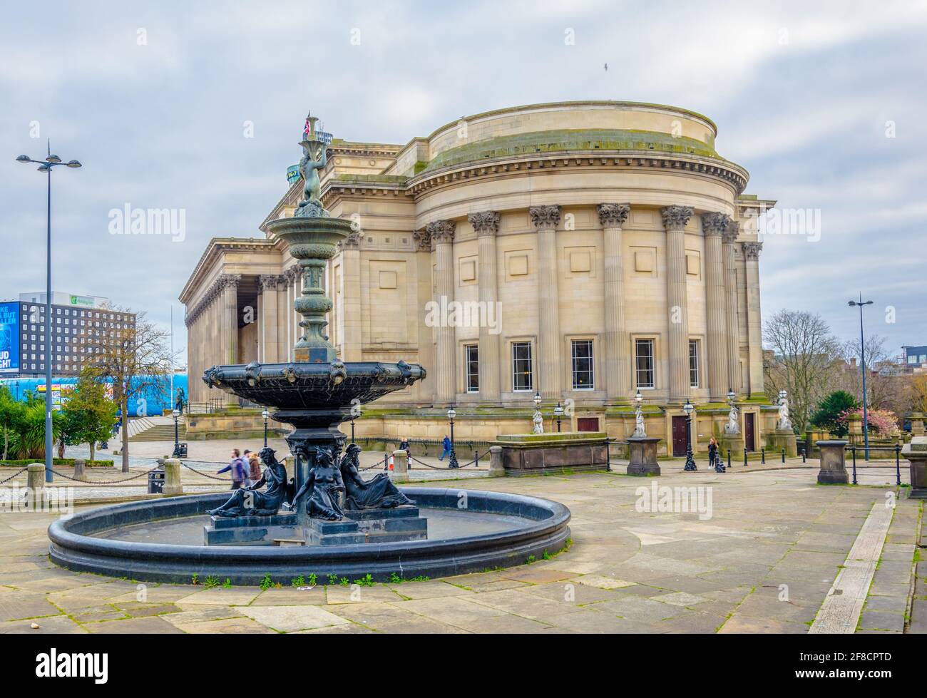 Liverpool lime street statue hi-res stock photography and images - Alamy