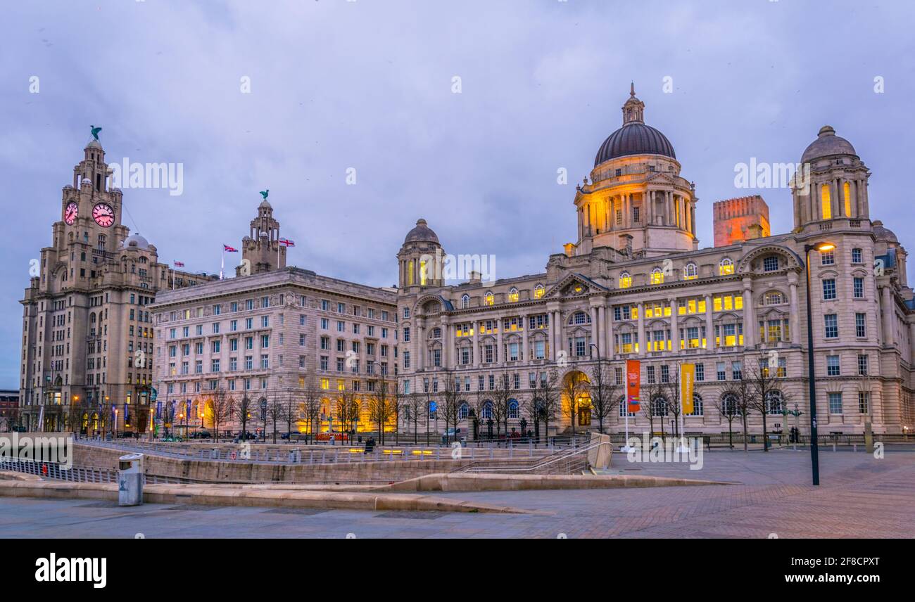 Night view of the Three Graces buildings in Liverpool, England Stock ...