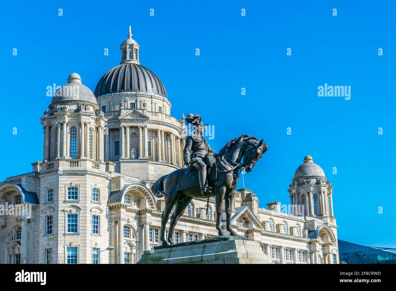 Port of Liverpool building with statue of Edward VII in Liverpool ...
