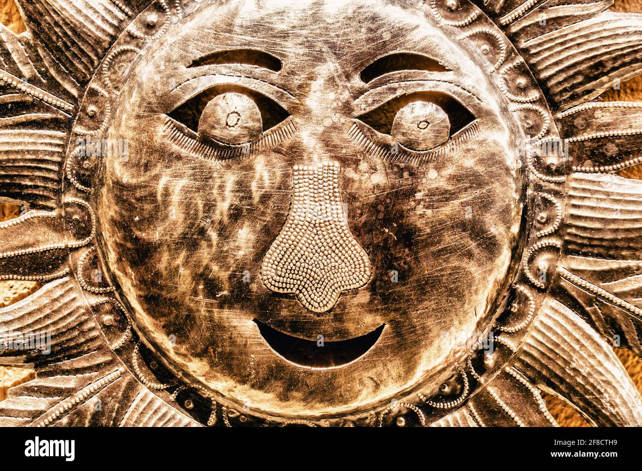 Gold sun plate hi-res stock photography and images - Alamy