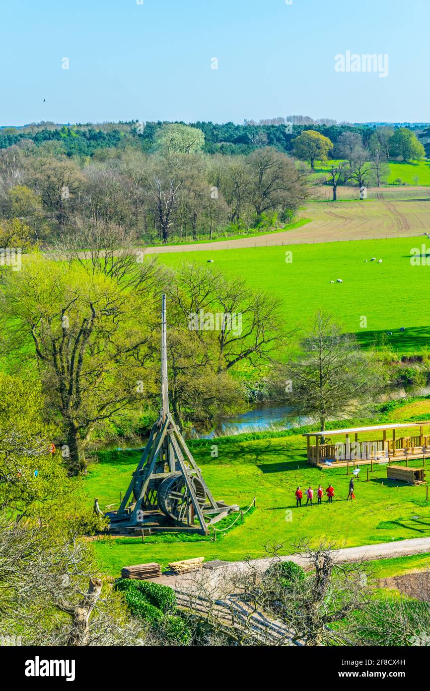 Warwick castle trebuchet hi-res stock photography and images - Alamy