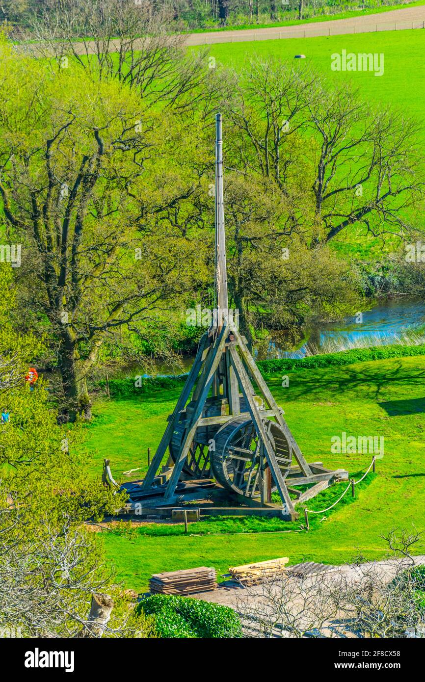 Warwick castle trebuchet hi-res stock photography and images - Alamy