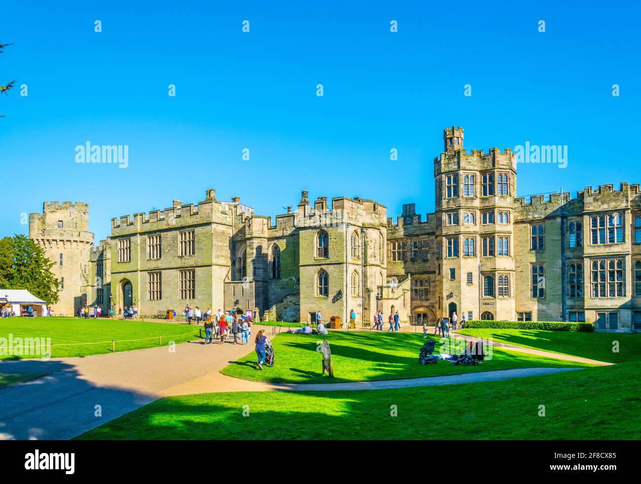 Courtyard of the Warwick castle, England Stock Photo - Alamy
