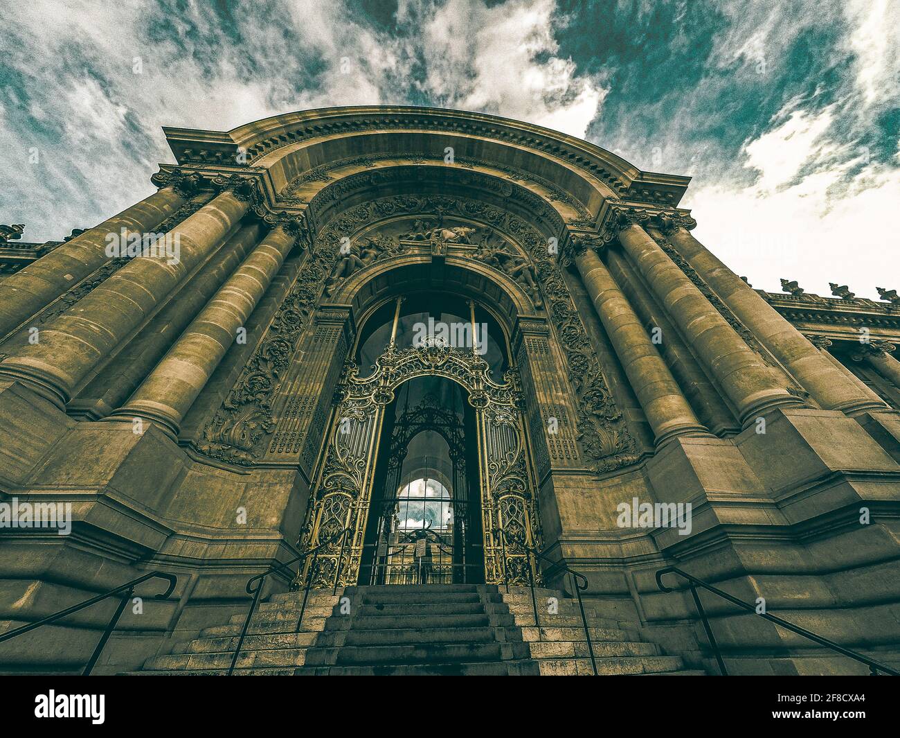 Gates of paris hi-res stock photography and images - Alamy