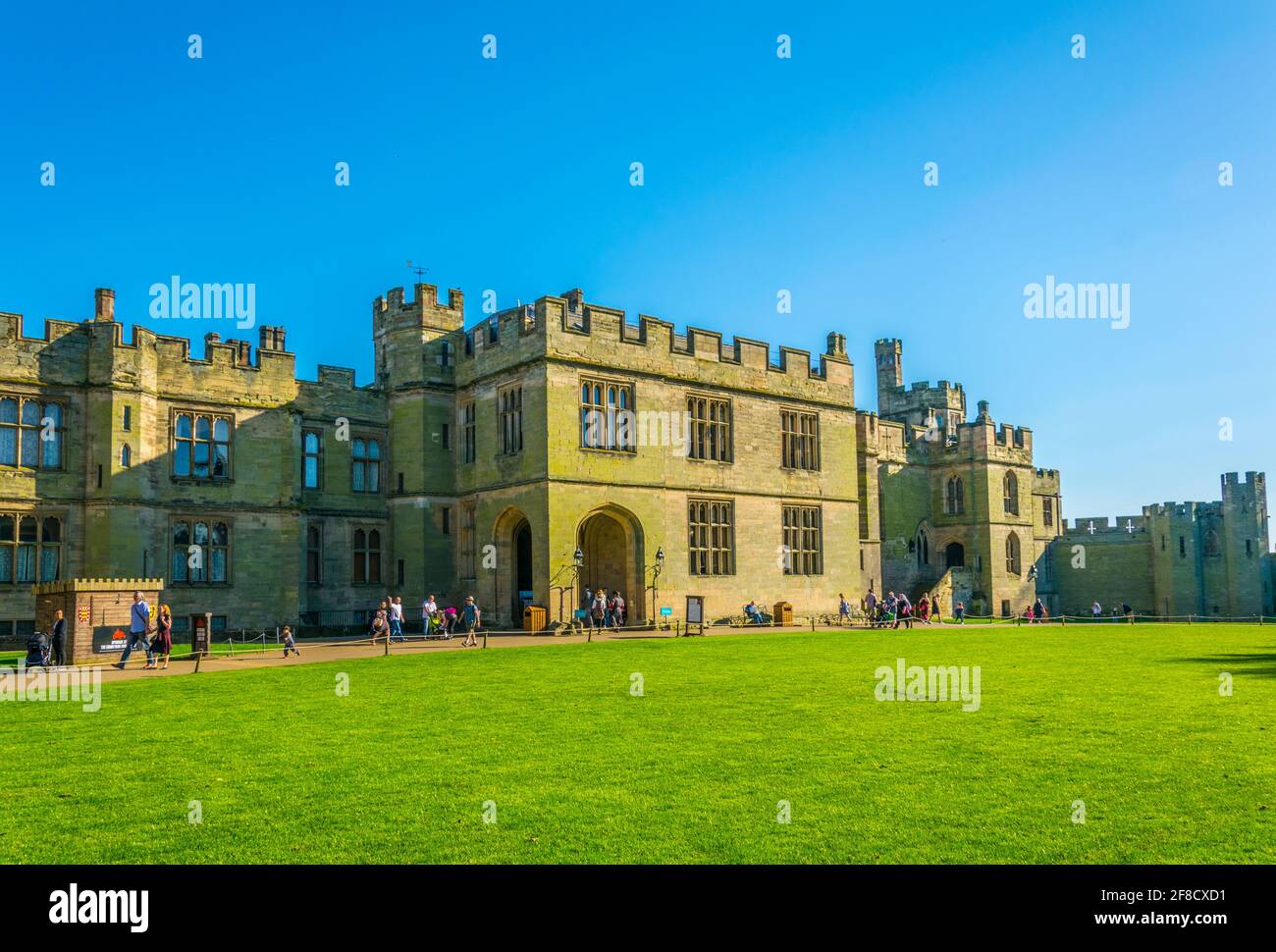Courtyard of the Warwick castle, England Stock Photo - Alamy