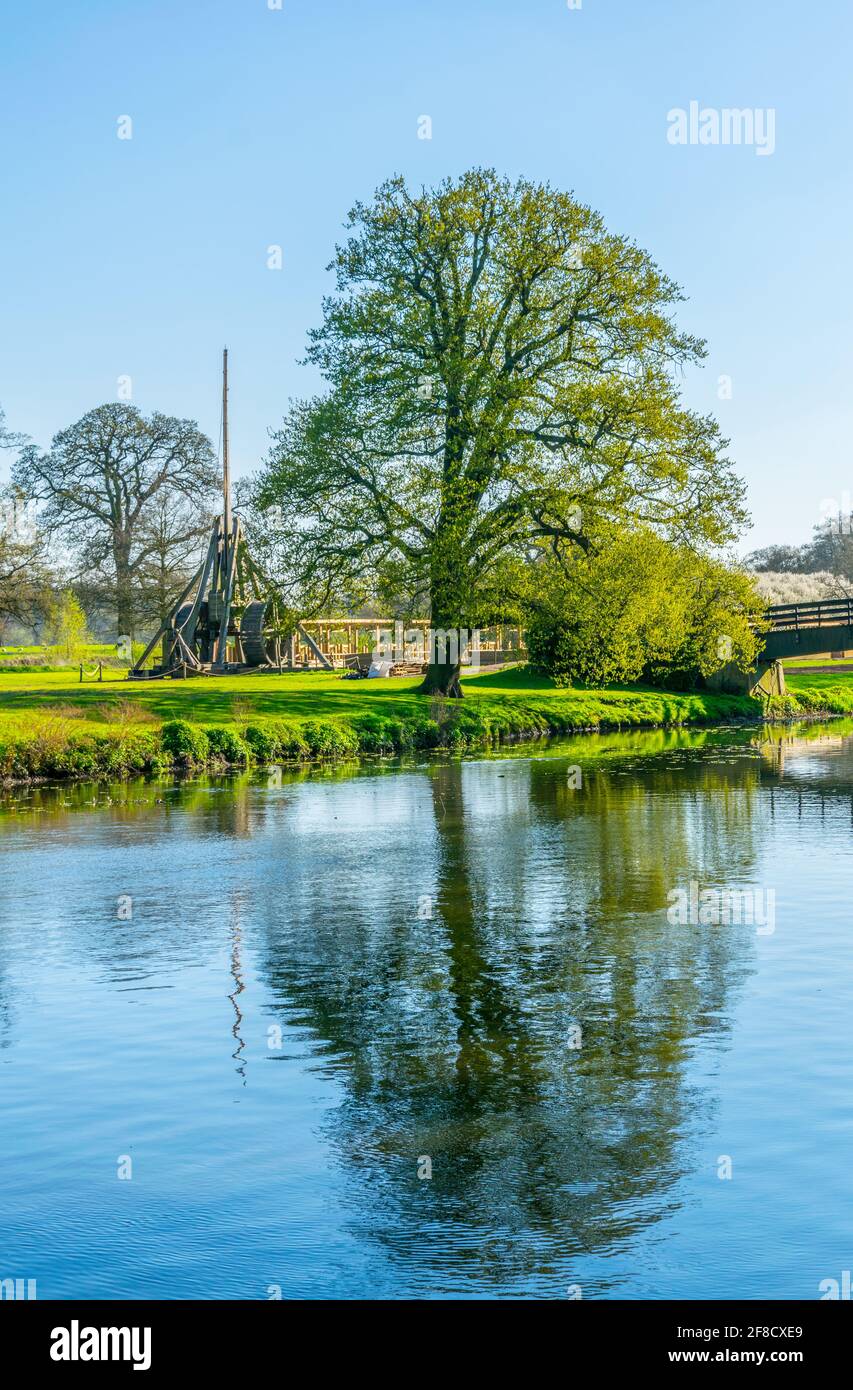 Warwick castle trebuchet hi-res stock photography and images - Alamy