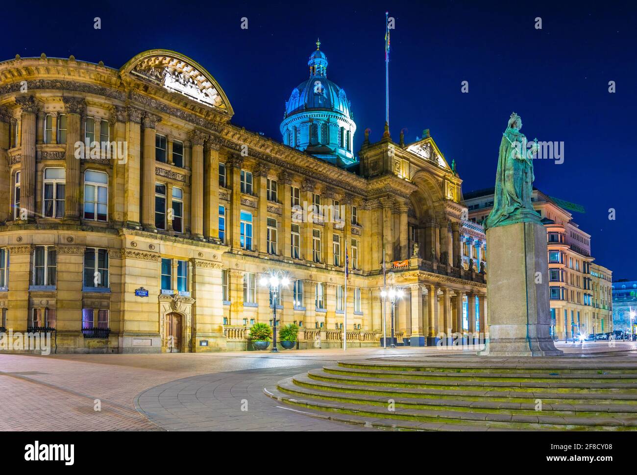 Night view of the Birmingham Museum & Art Gallery, England Stock Photo ...