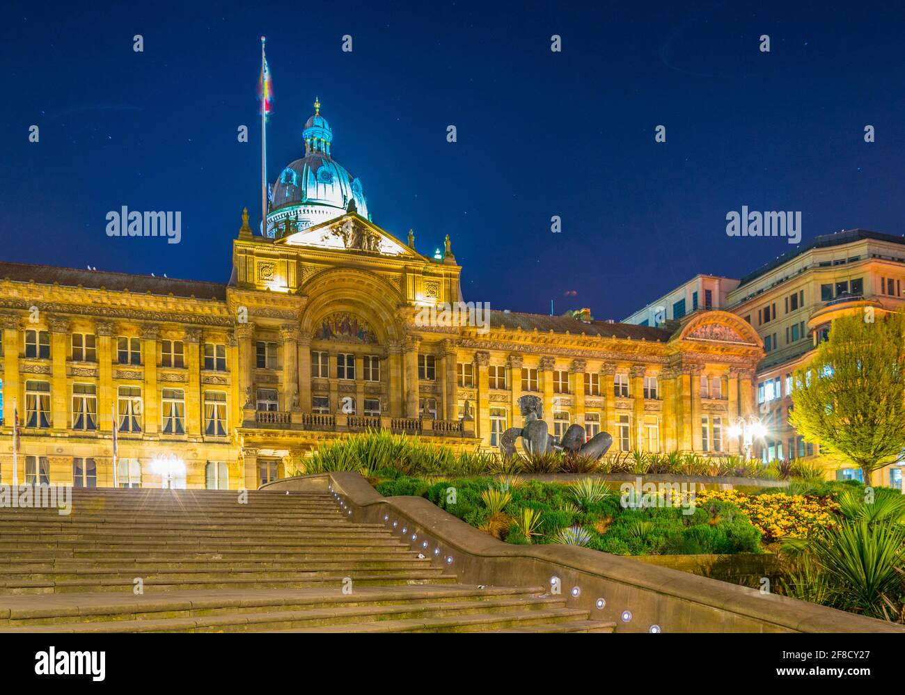 Night view of the Birmingham Museum & Art Gallery, England Stock Photo ...