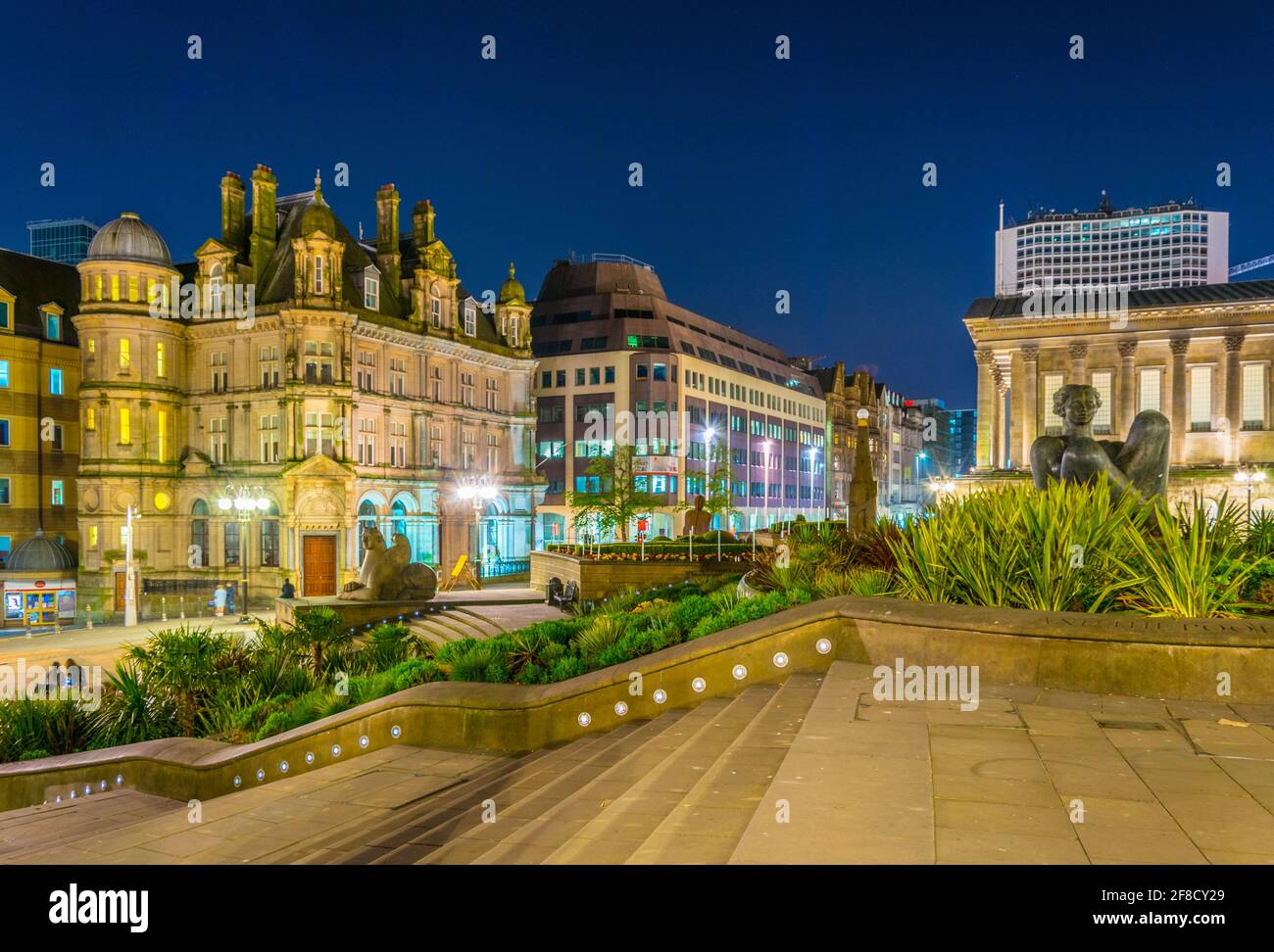Victoria square birmingham night hi-res stock photography and images ...