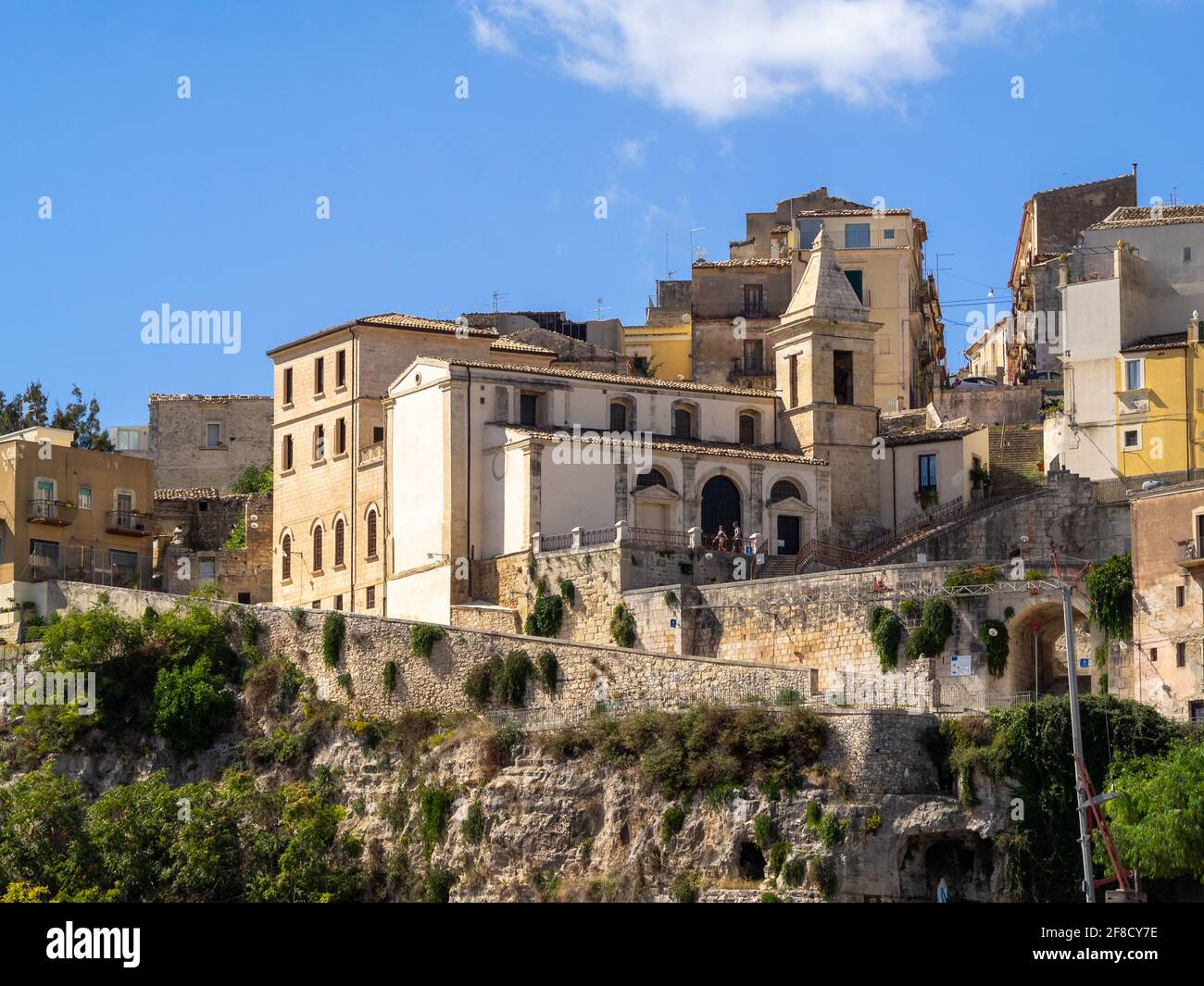 Chiesa di Santa Maria delle Scale between Ragusa houses Stock Photo - Alamy