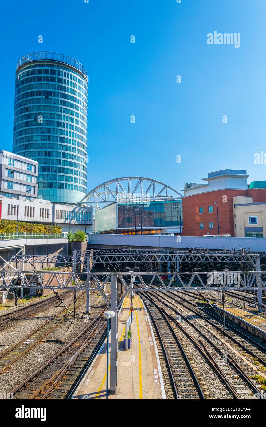 Birmingham new street station platform hi-res stock photography and ...