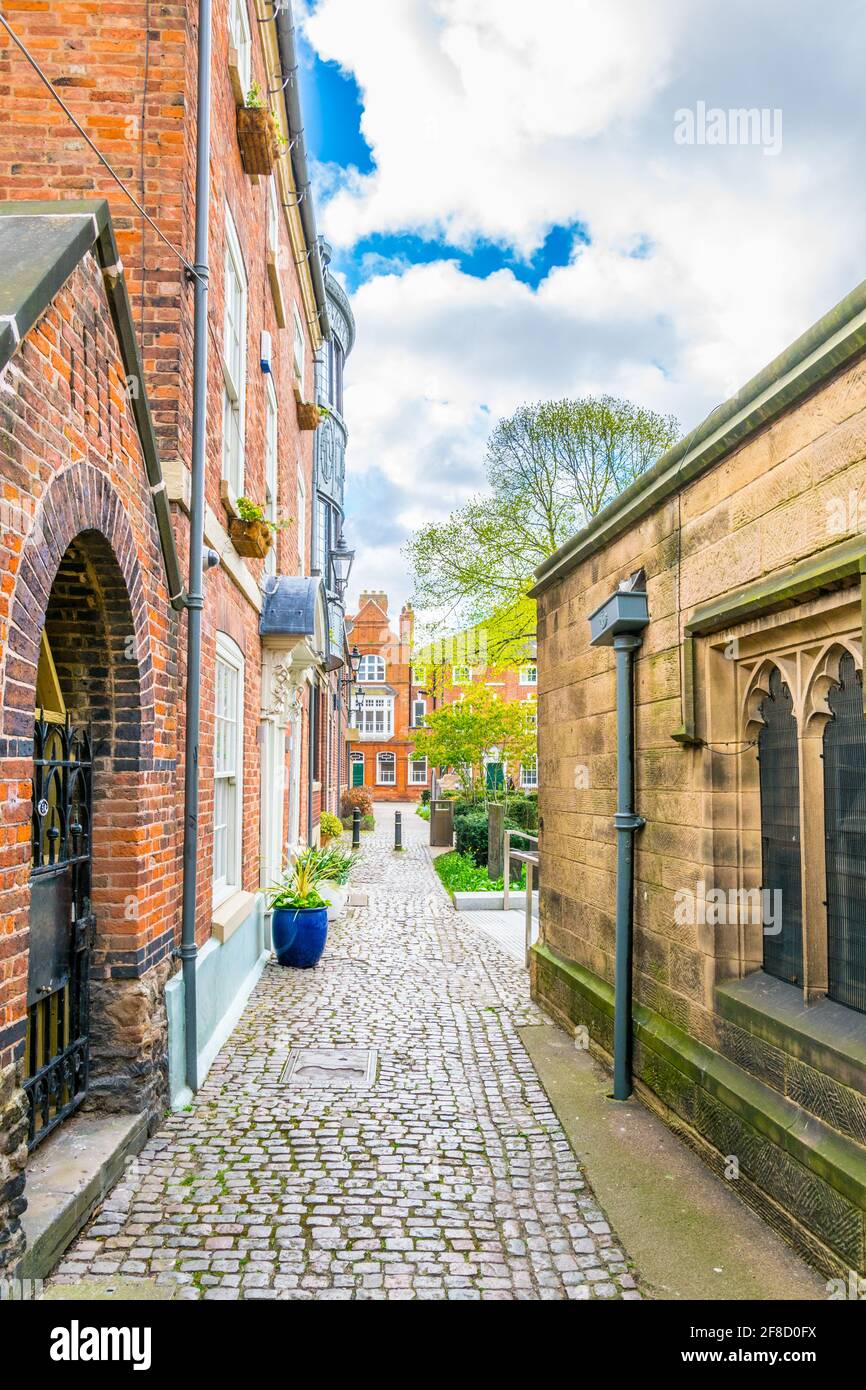 Cobblestone alleyway england hi-res stock photography and images - Alamy