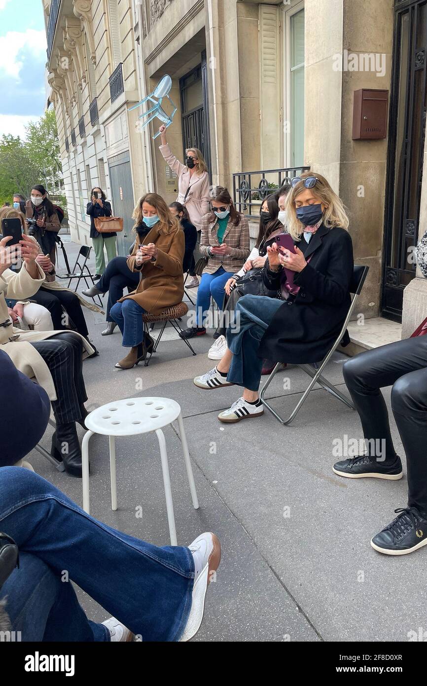 French women protest with chairs facing the Turkish embassy, after ...