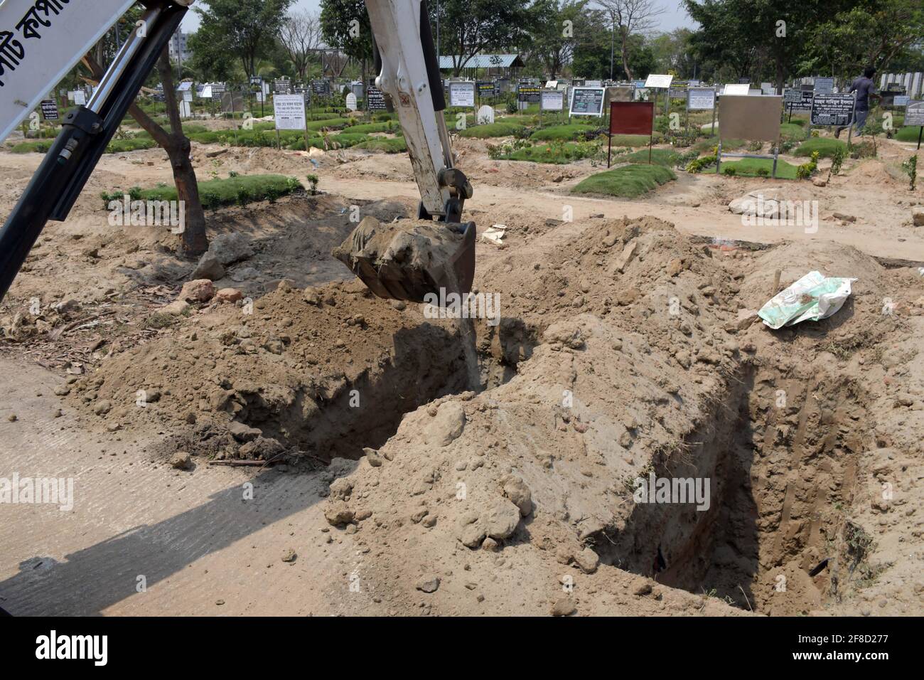 Rayer Bazar Graveyard High Resolution Stock Photography and Images - Alamy