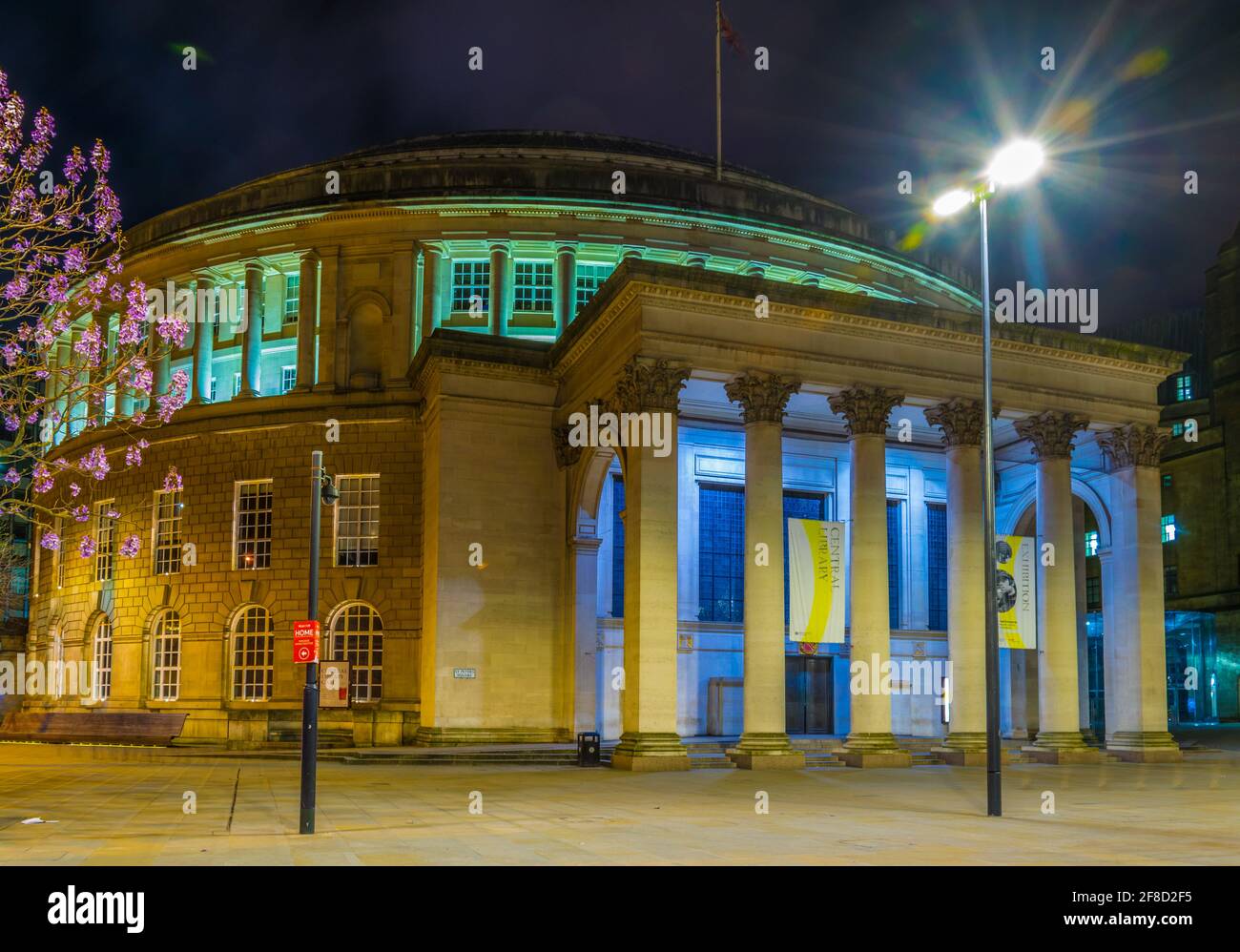 Night view of the Manchester central Library, England Stock Photo - Alamy