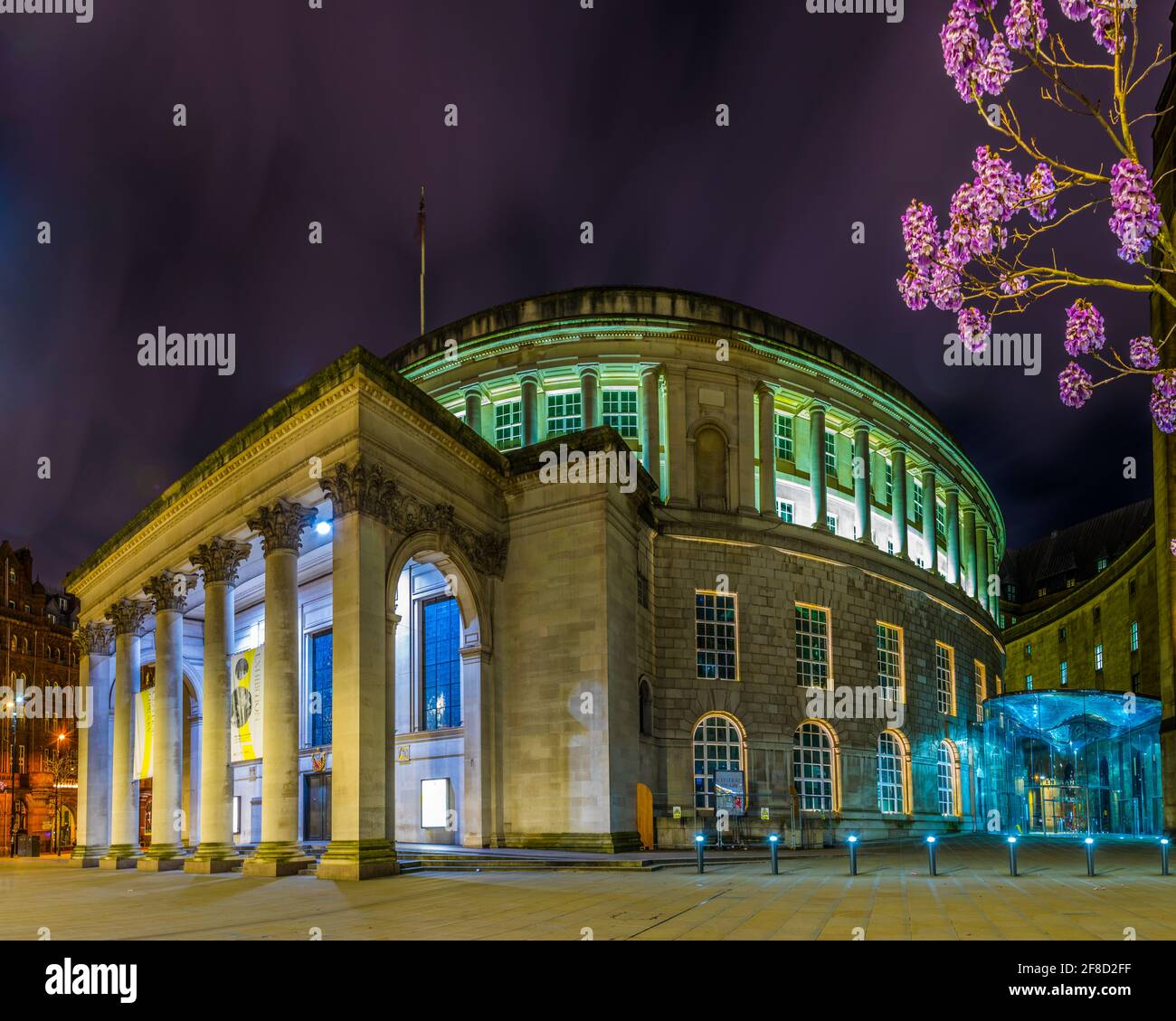 Night view of the Manchester central Library, England Stock Photo - Alamy
