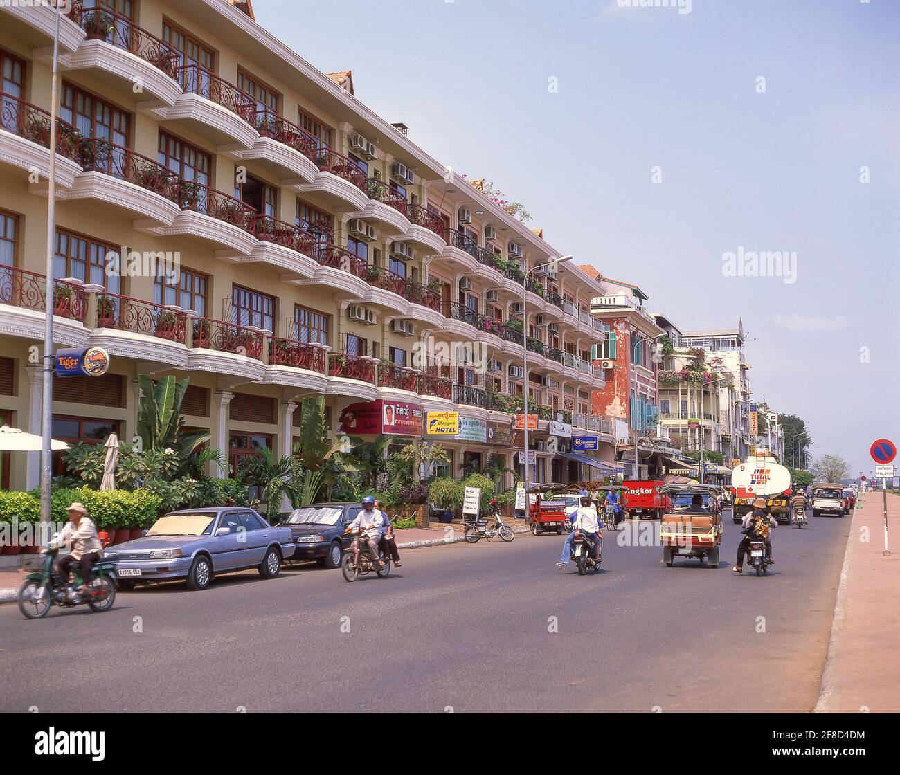 Phnom penh shopping centre hi-res stock photography and images - Alamy