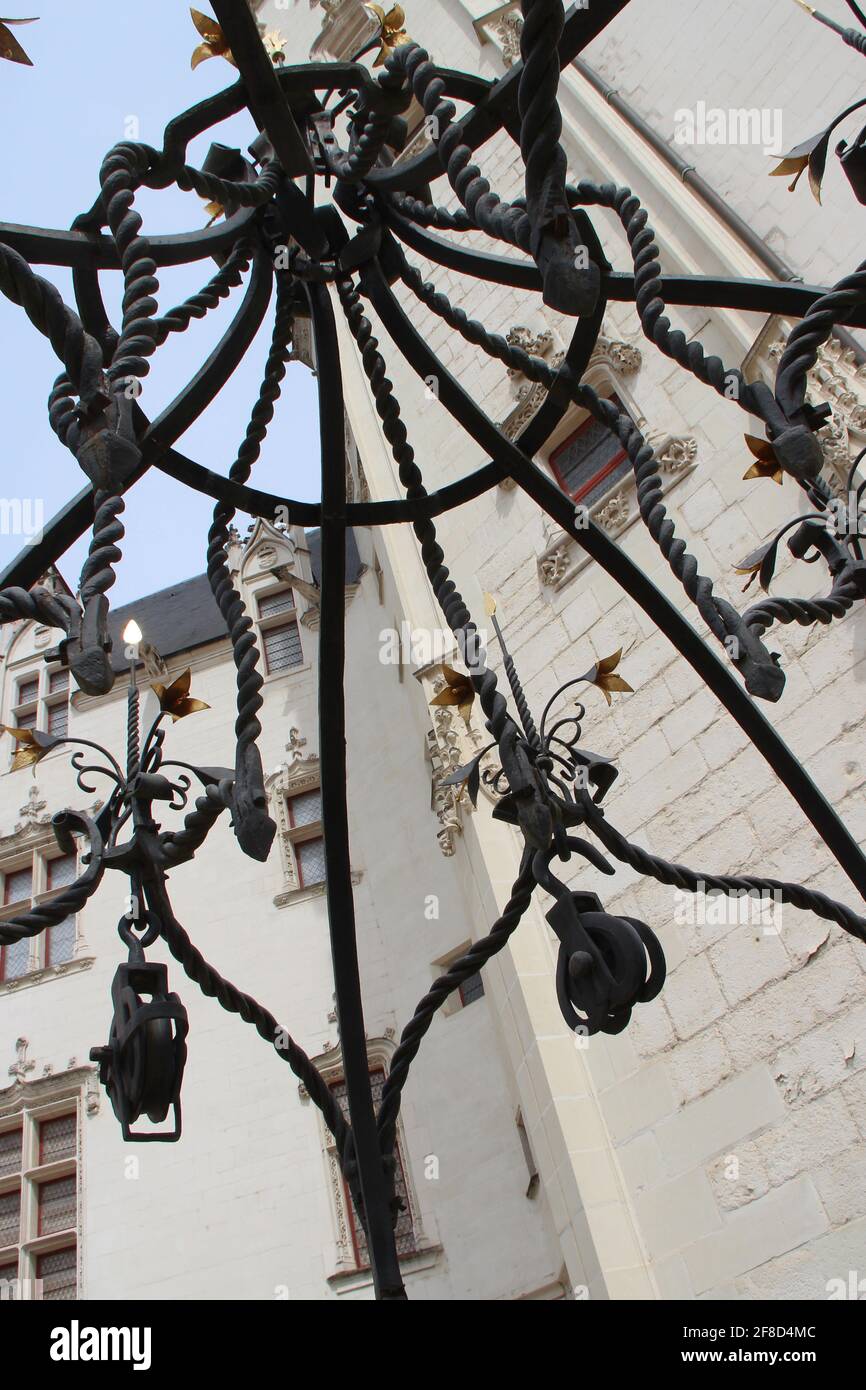 Puits gothique hi-res stock photography and images - Alamy